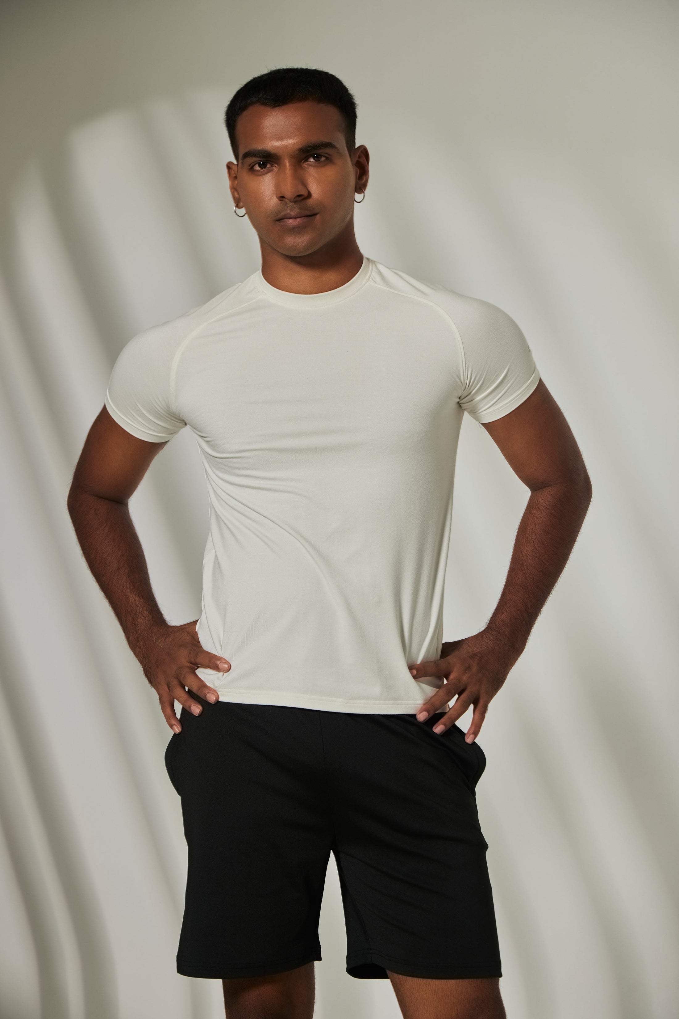 What Are Compression T-Shirts? Benefits, Uses & How They Work – yamayoga